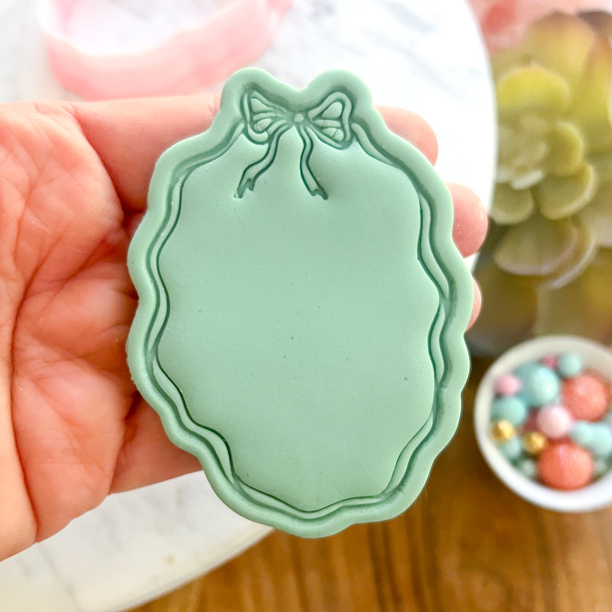 "Wavy Oval with Ribbon Bow" - Cookie Cutter & Stamp – Happy Cookie Cutters