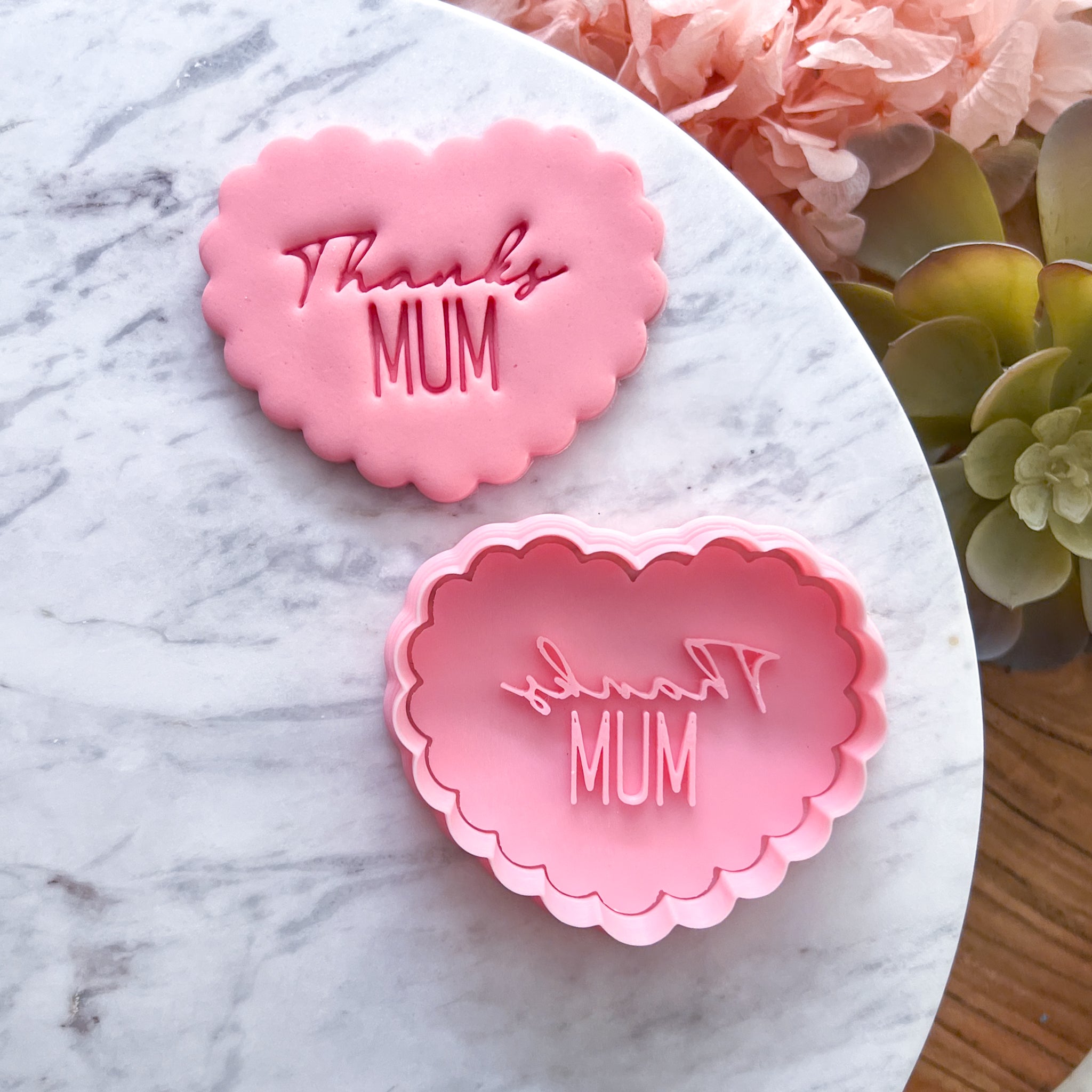 Thanks Mum" - Cookie Cutter & Stamp | Cookie Cutter | Happy Cookie Cutters